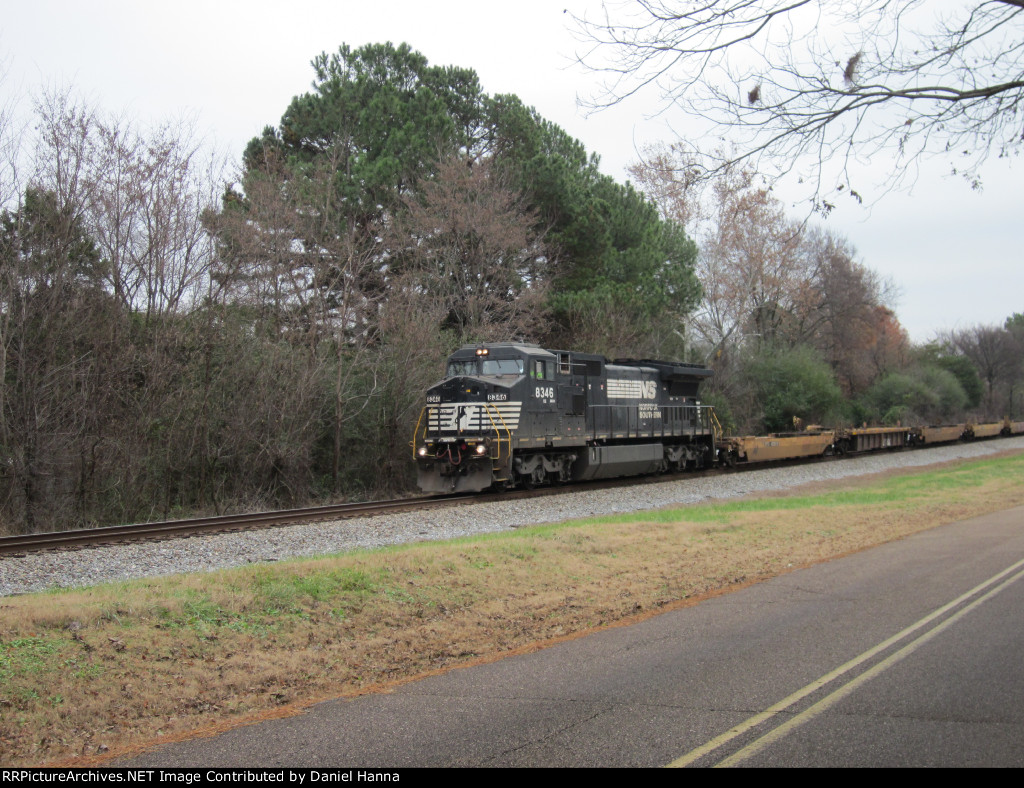 NS 8346 leads pig train towards Memphis